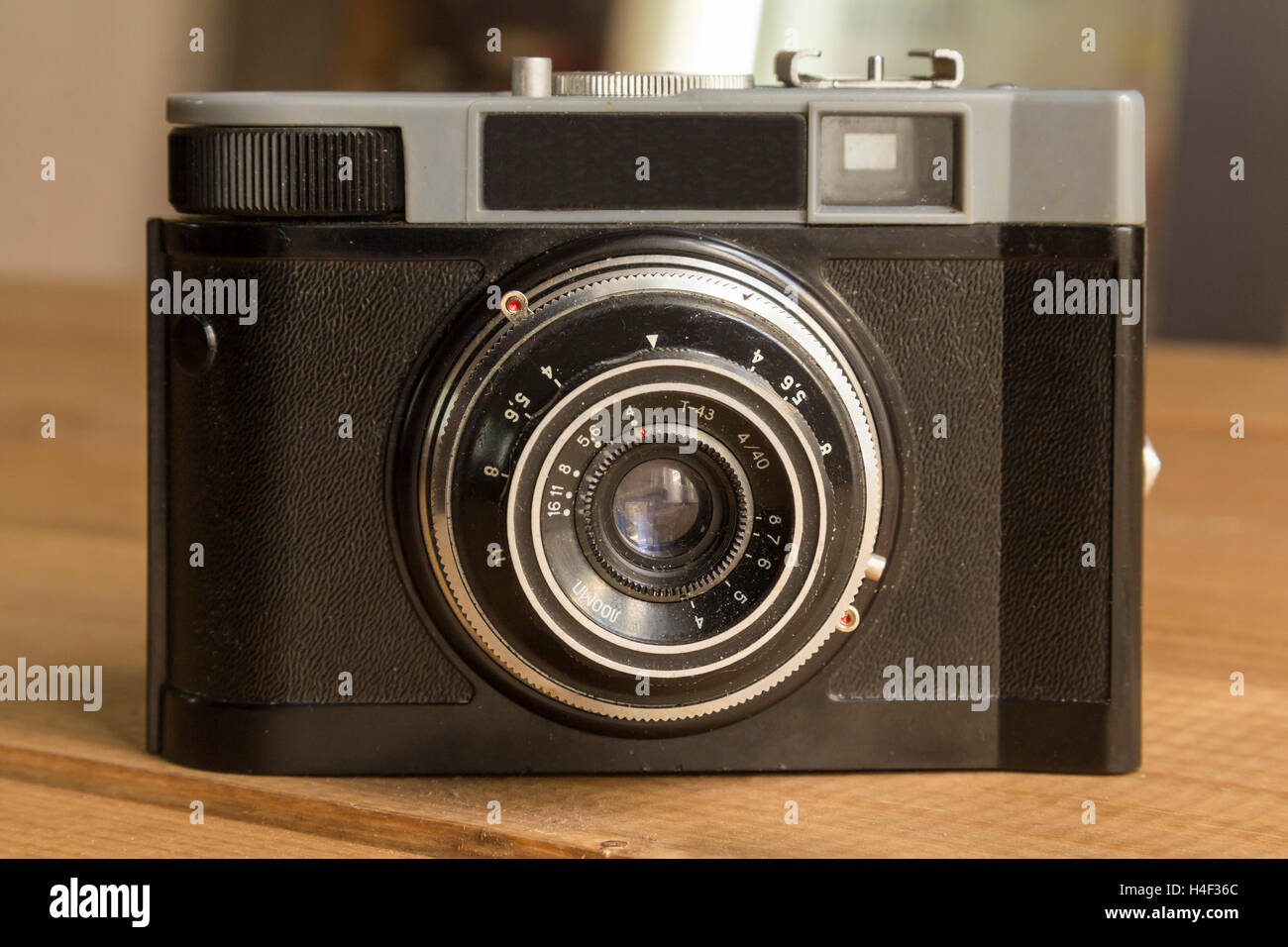 Retro camera and case hi-res stock photography and images - Alamy