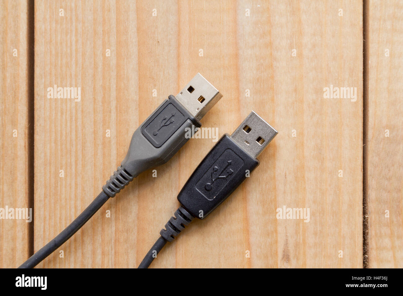 Computer wires hi-res stock photography and images - Alamy
