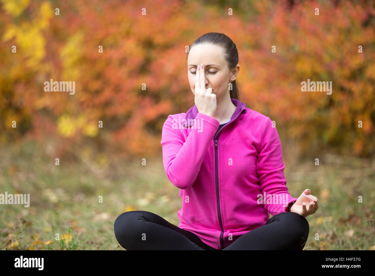 Yoga outdoors: Alternate Nostril Breathing Stock Photo - Alamy Yoga outdoors: Alternate Nostril Breathing Stock Photo - Alamy