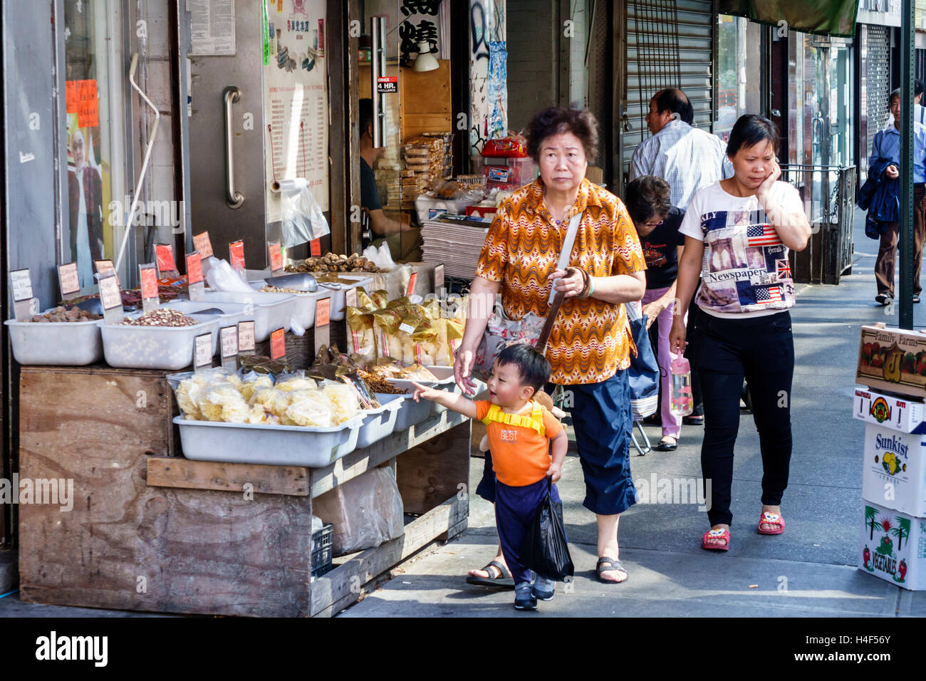 New York City,NY NYC,Lower Manhattan,Chinatown,street scene,market ...
