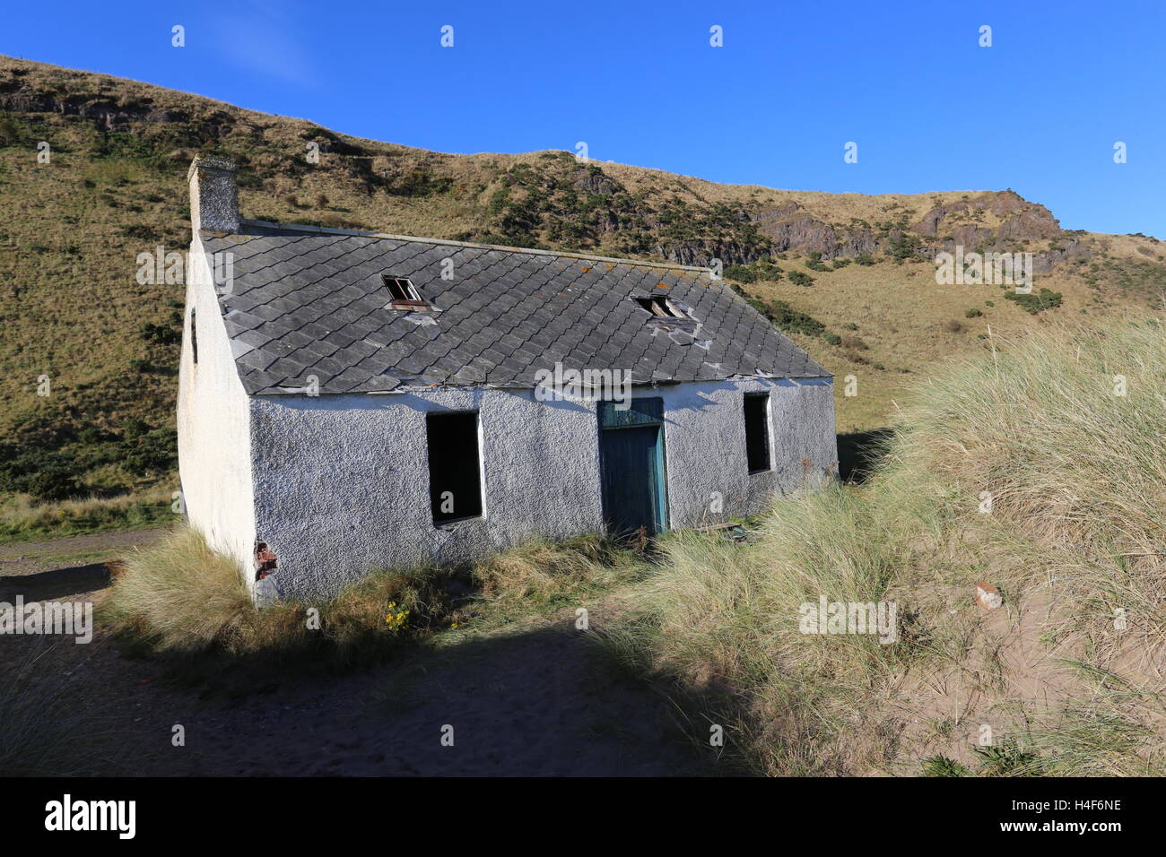 Derelict scottish bothy hi-res stock photography and images - Alamy