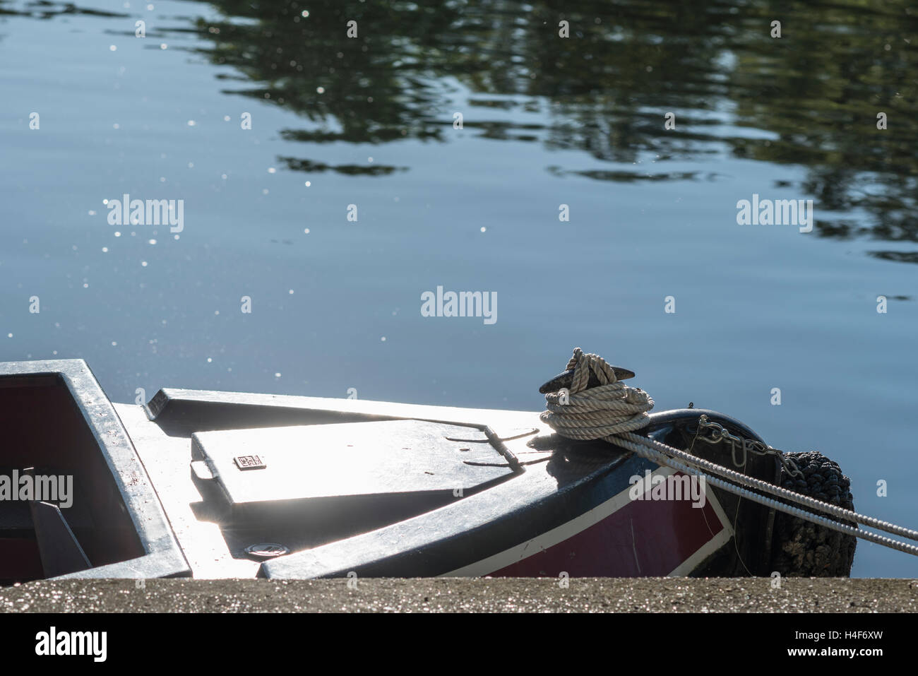 Canal barge boat mooring hi-res stock photography and images - Alamy