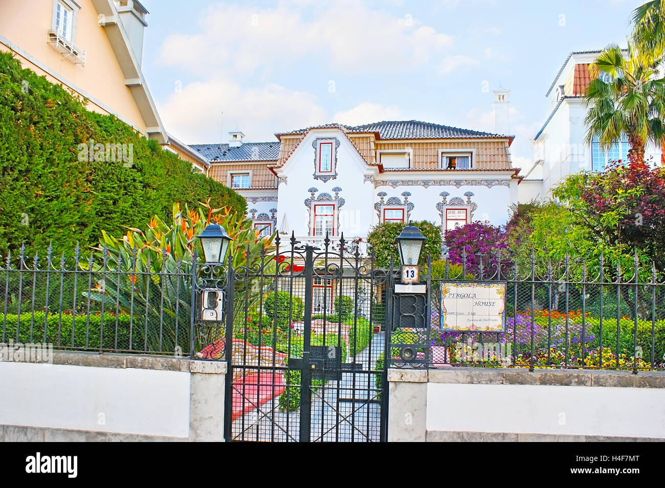 Hidden mansion hi-res stock photography and images - Alamy