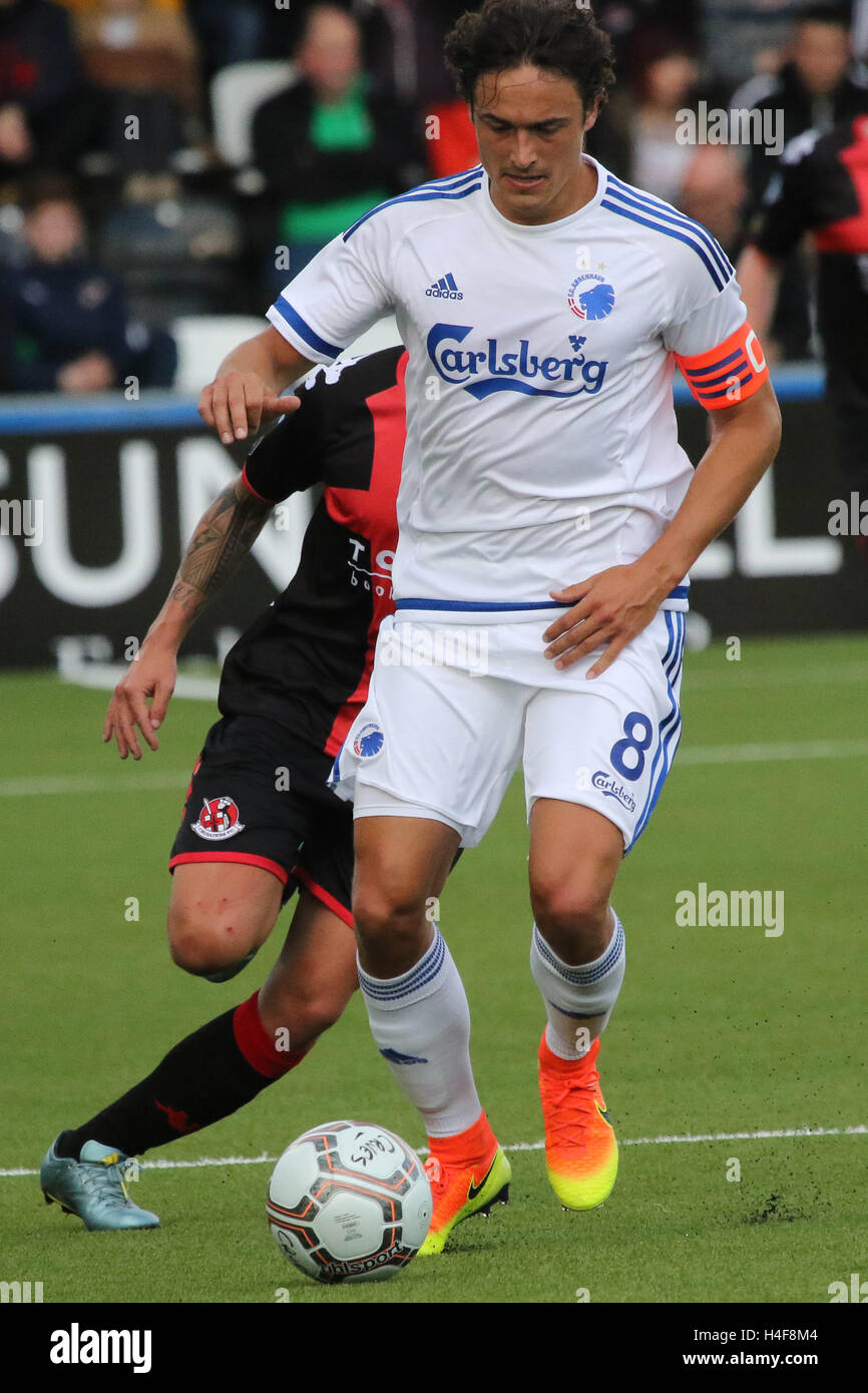 Thomas delaney footballer hi-res stock photography and images - Alamy