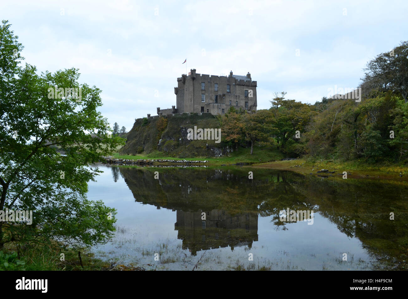 Dunvegan loch with reflections of Dunvegan Castle Stock Photo - Alamy