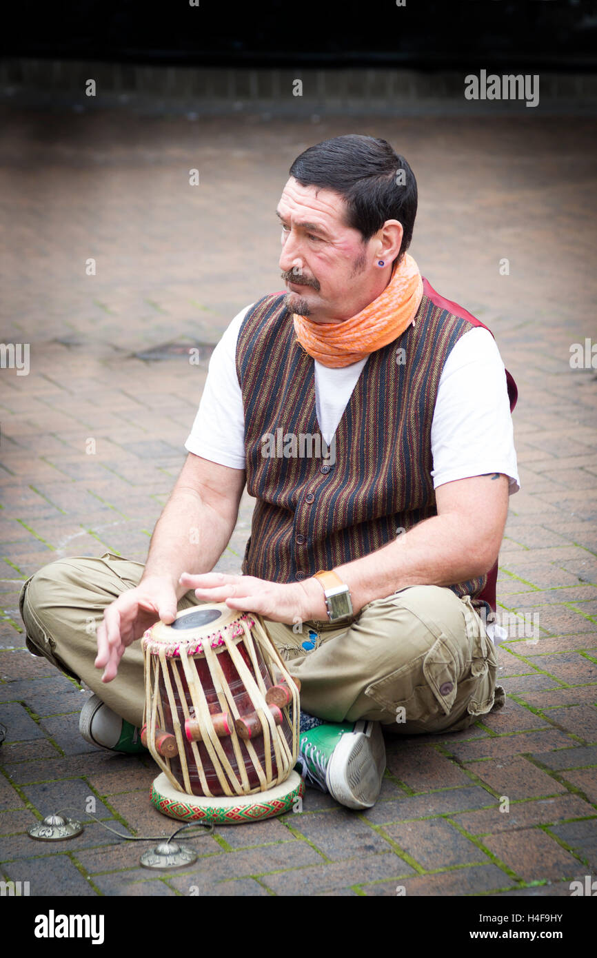 Buskers playing grand pro tun hi-res stock photography and images - Alamy