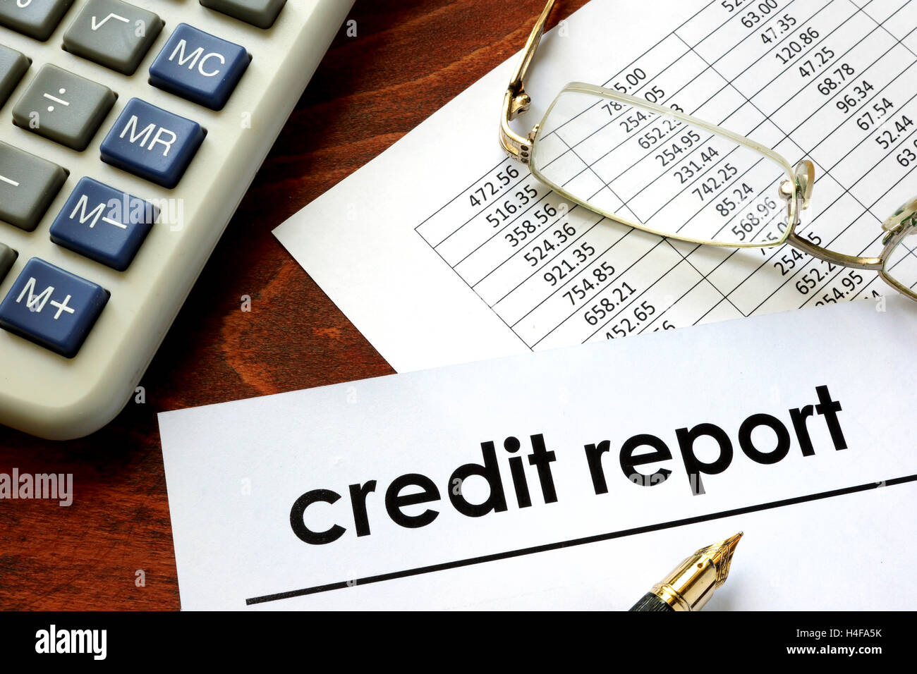 Report table hi-res stock photography and images - Alamy