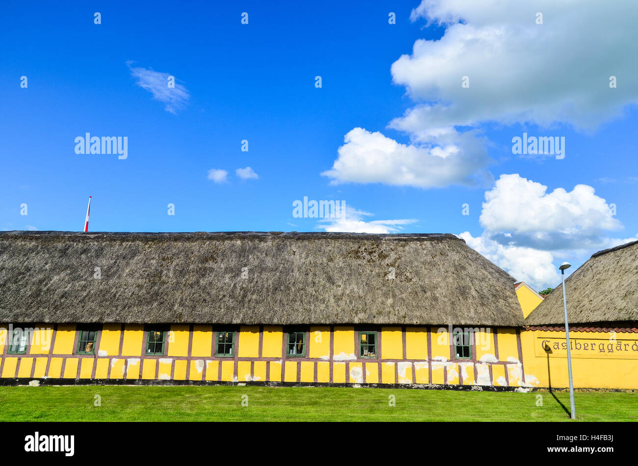 Long house hi-res stock photography and images - Alamy