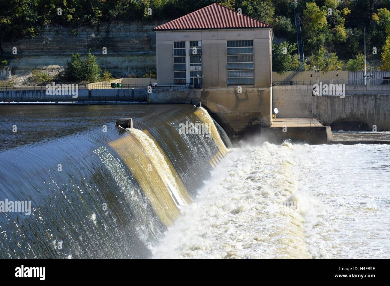 Waterfall at the Ford Dam in Minneapolis Minnesota Stock Photo - Alamy