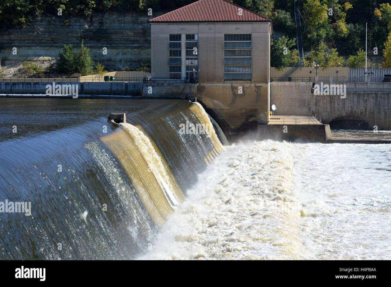 Waterfall at the Ford Dam in Minneapolis Minnesota Stock Photo - Alamy