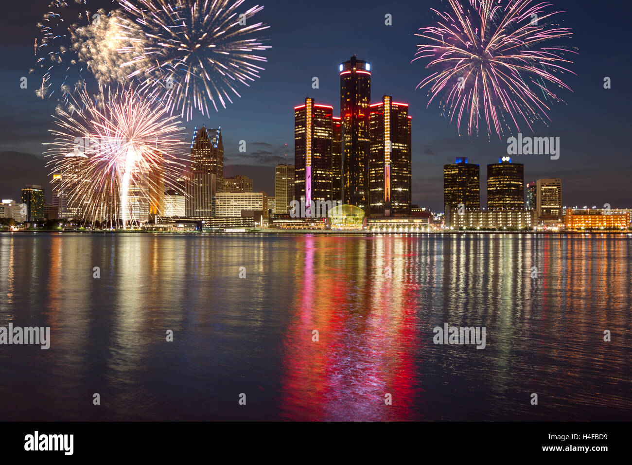 GM RENAISSANCE CENTER TOWERS (©JOHN PORTMAN 1977) DOWNTOWN SKYLINE ...