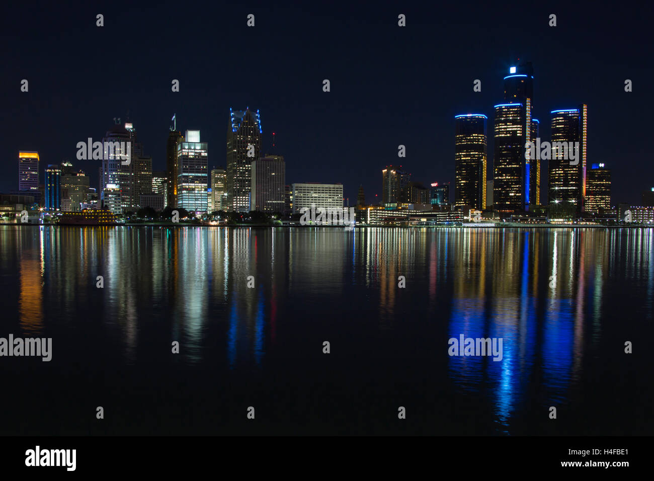 Renaissance center city skyline detroit hi-res stock photography and ...