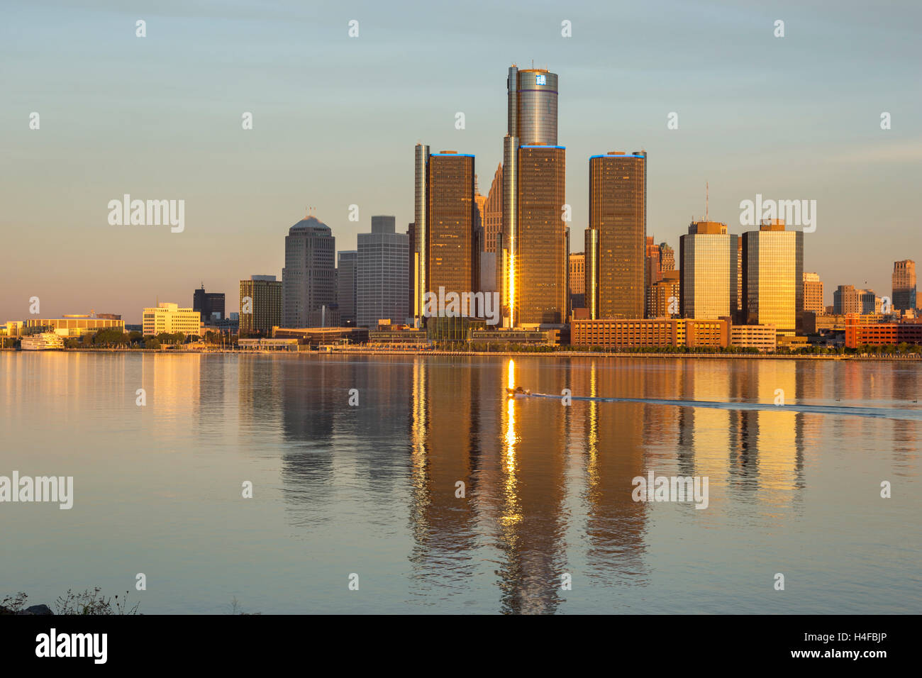 GM RENAISSANCE CENTER TOWERS (©JOHN PORTMAN 1977) DOWNTOWN SKYLINE ...