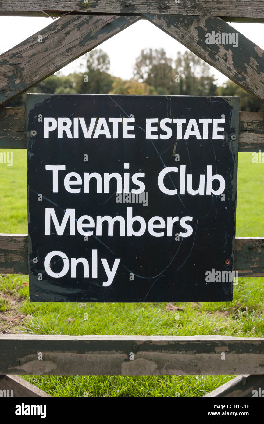 Tennis sign hi-res stock photography and images - Alamy
