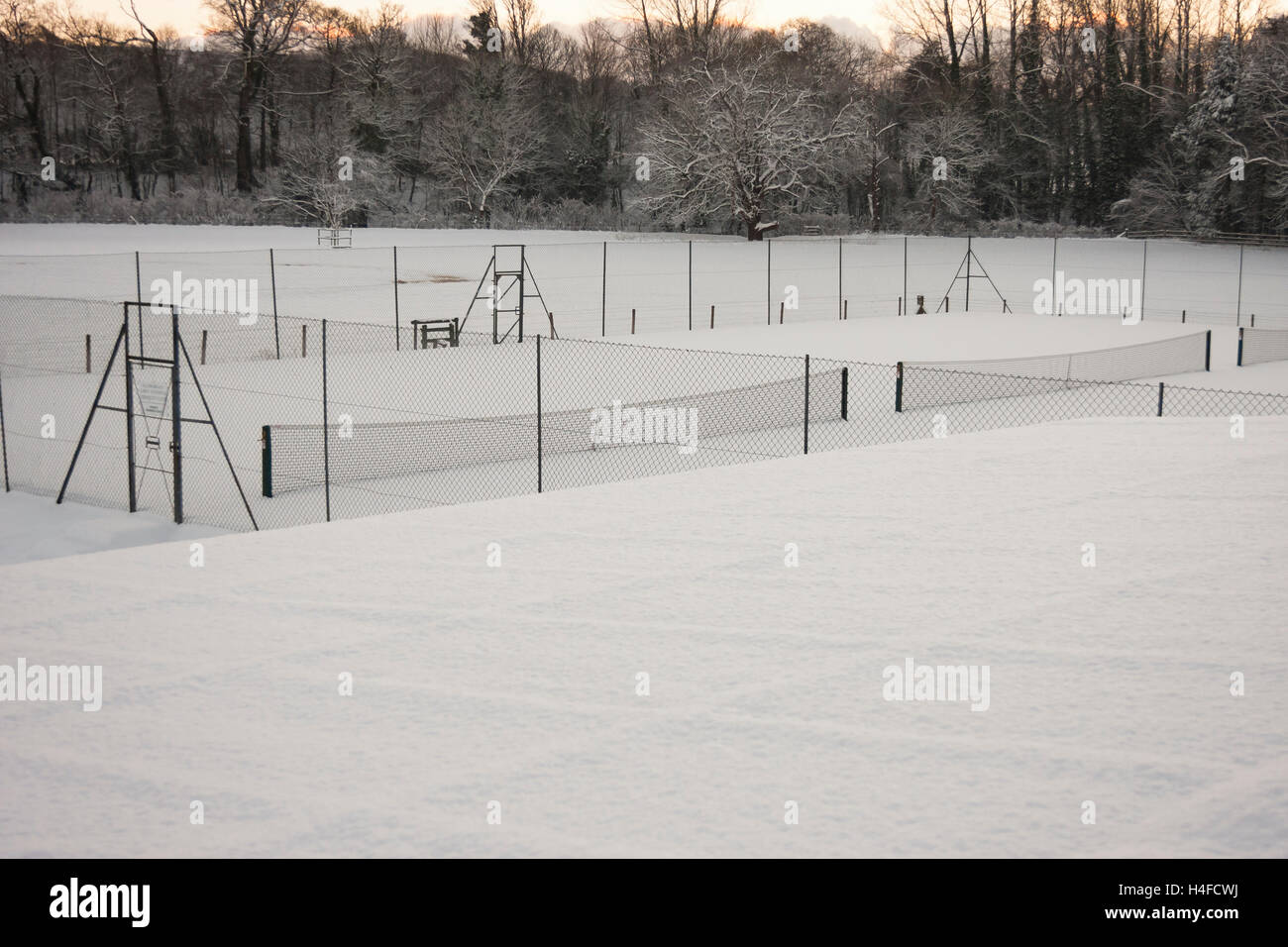 tennis court covered with snow Stock Photo - Alamy