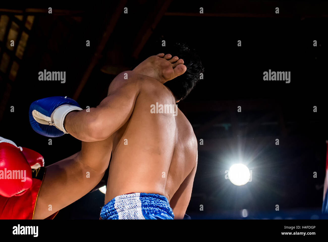 Two caucasian muay thai kickboxing hi-res stock photography and images ...