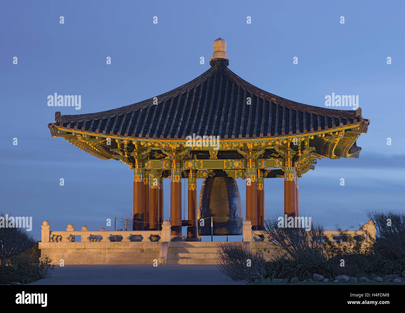 Korean traditional gate hi-res stock photography and images - Alamy
