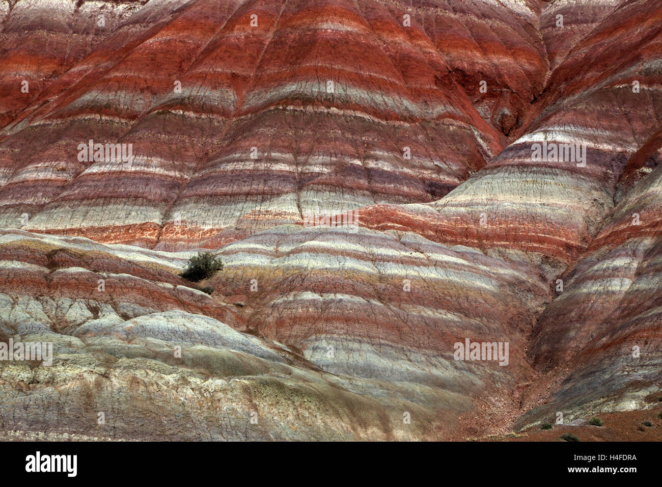 The dramatic striped rock formations of Escalante Grand Staircase ...