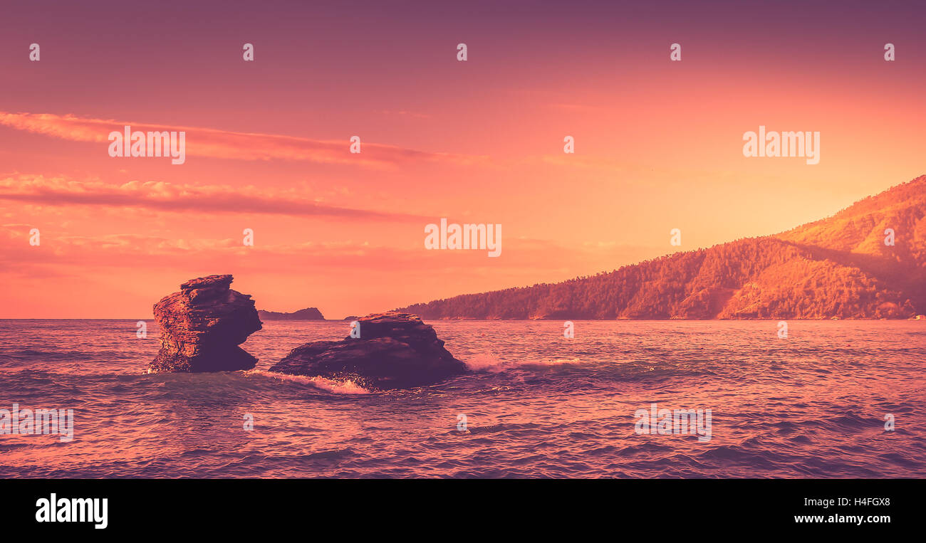 Two cliffs hi-res stock photography and images - Alamy