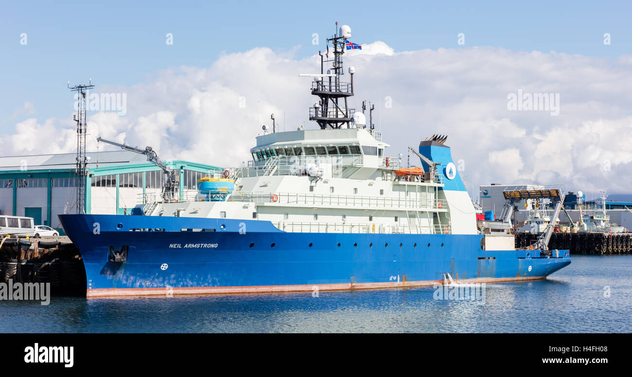 Research vessel neil armstrong hi-res stock photography and images - Alamy