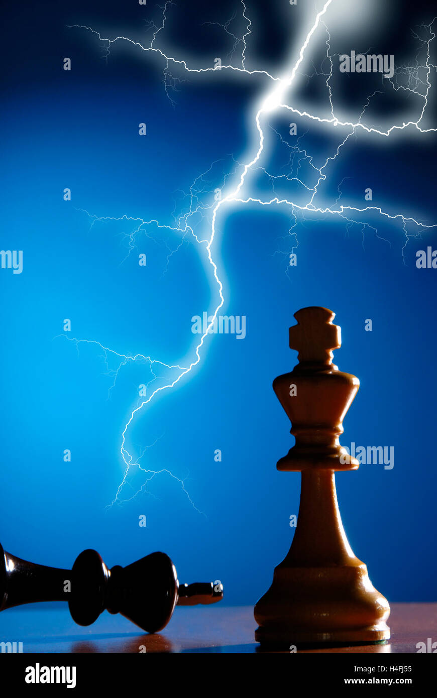 Checkmate chess hi-res stock photography and images - Alamy