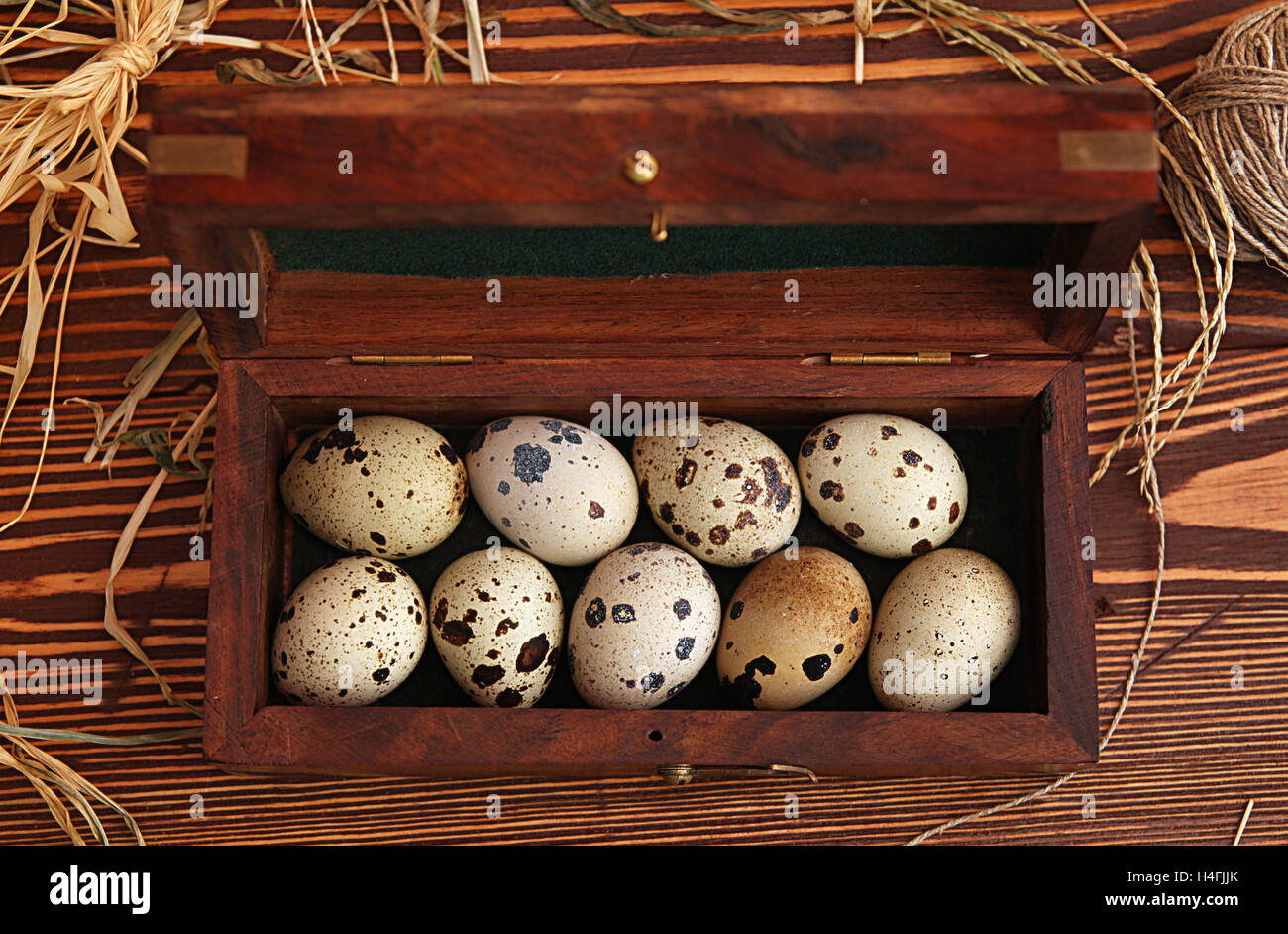 Quail box hi-res stock photography and images - Alamy