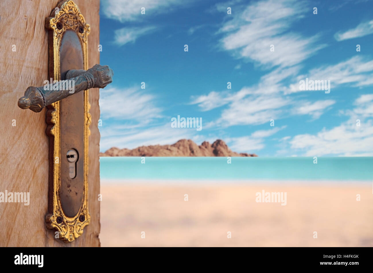 Door to vacation on beach Stock Photo - Alamy