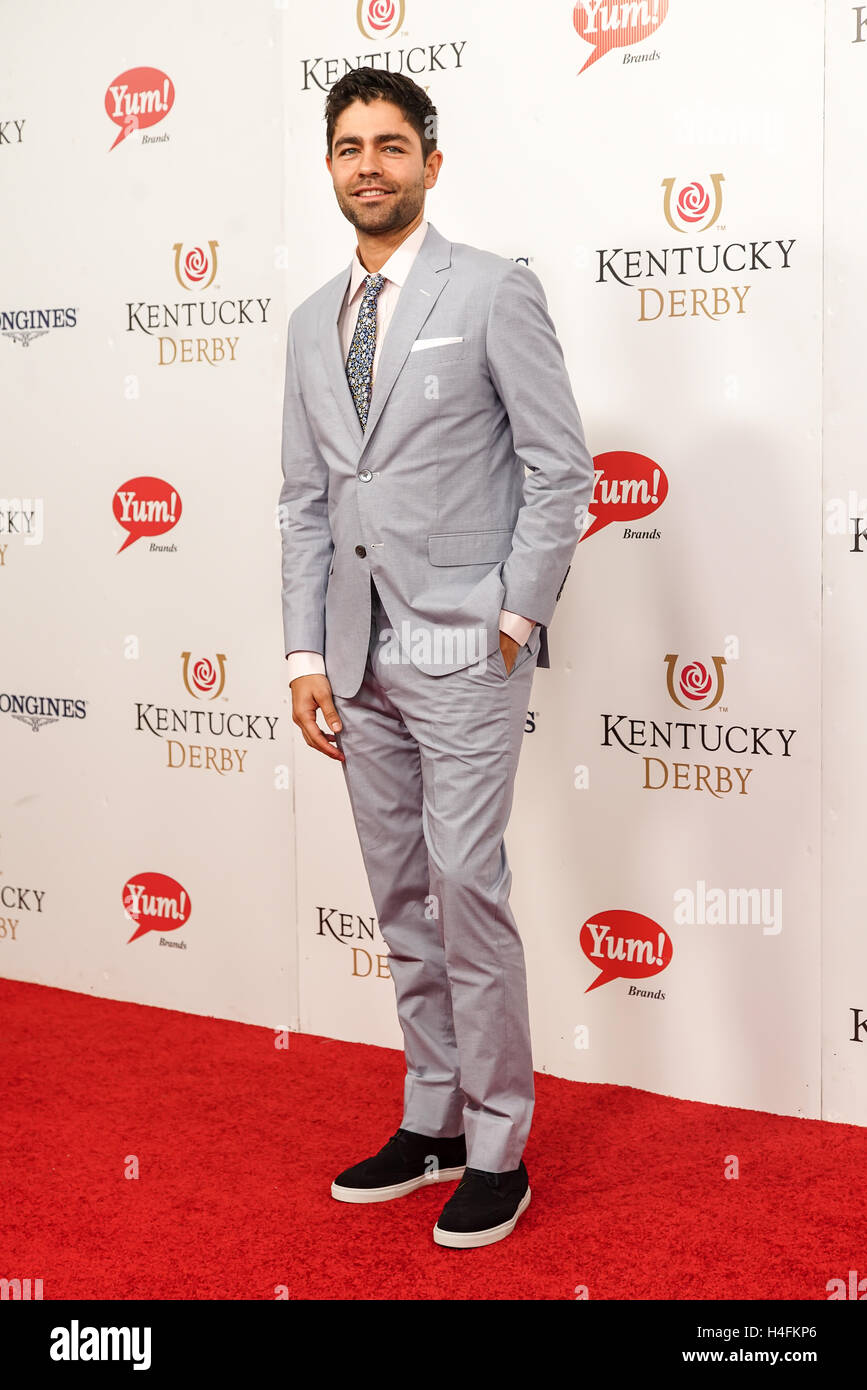 Actor Adrian Grenier smiles on the Red Carpet Stock Photo - Alamy