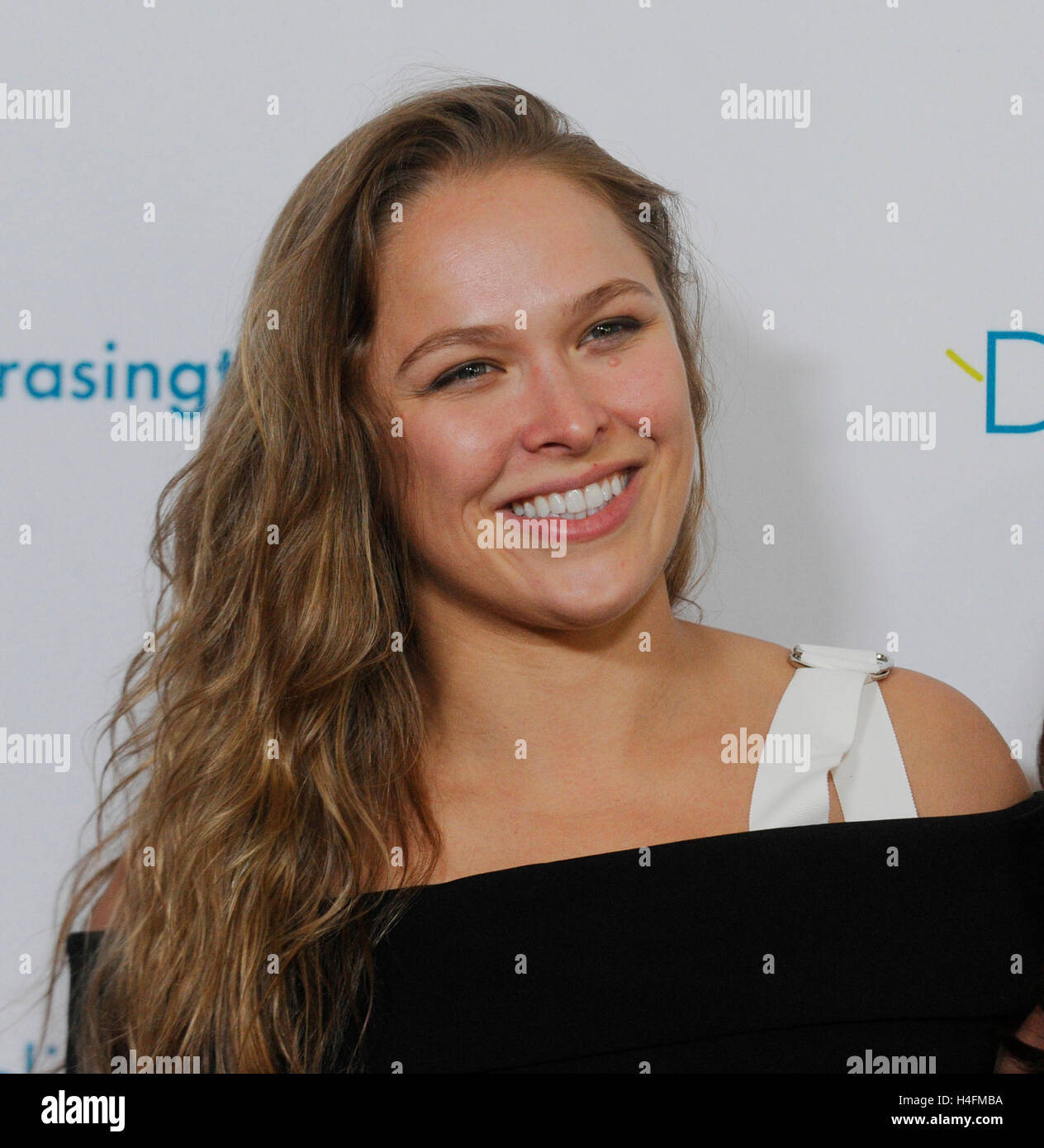 1136x640 Ronda Rousey