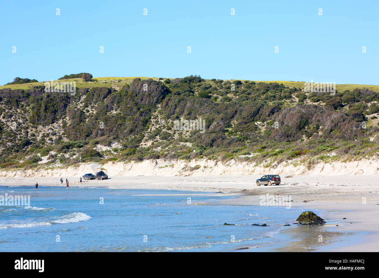 People and 4x4 cars on Snelling beach, north coast of Kangaroo island ...