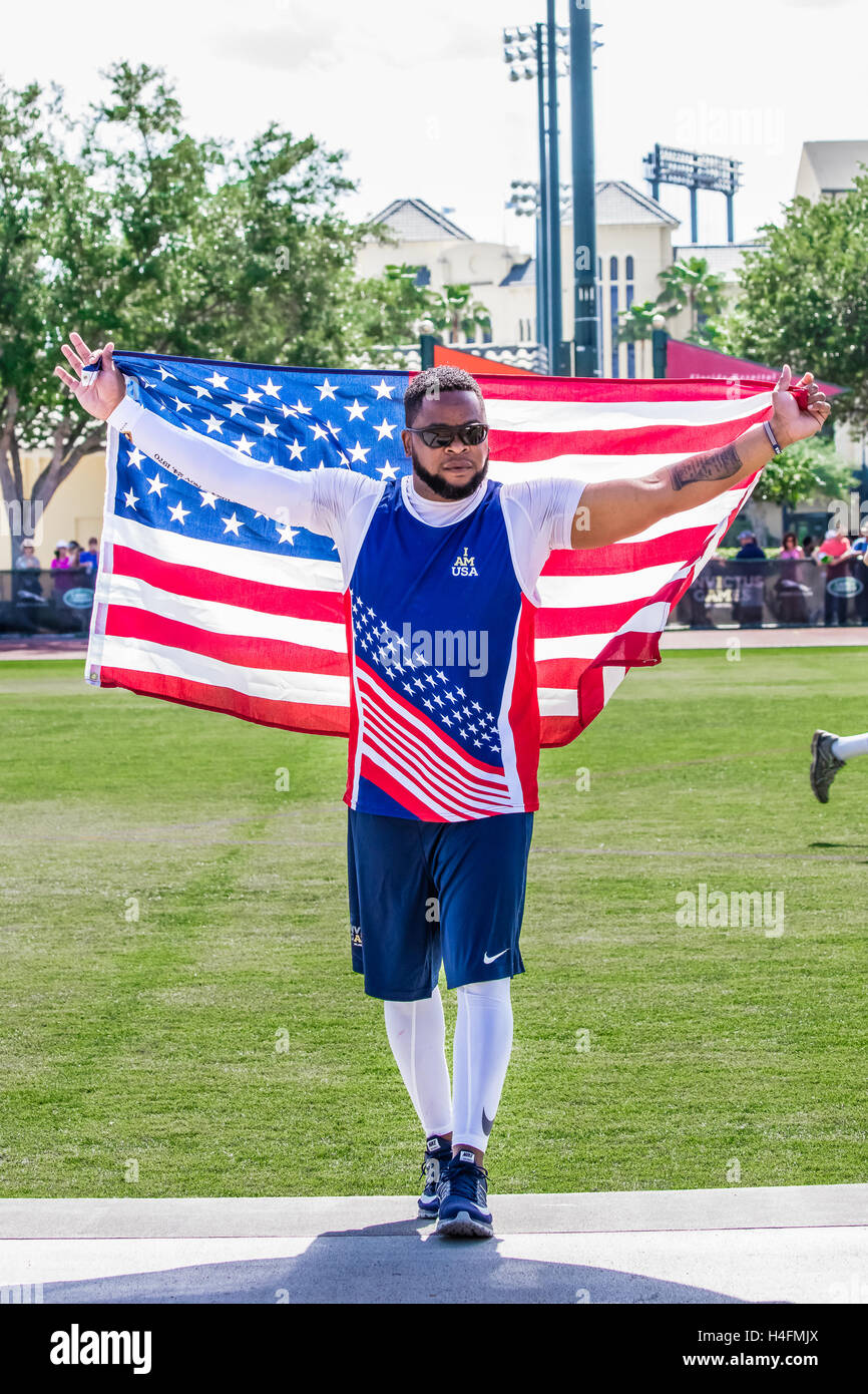 A member of team USA holds up the American flag during the Invictus ...