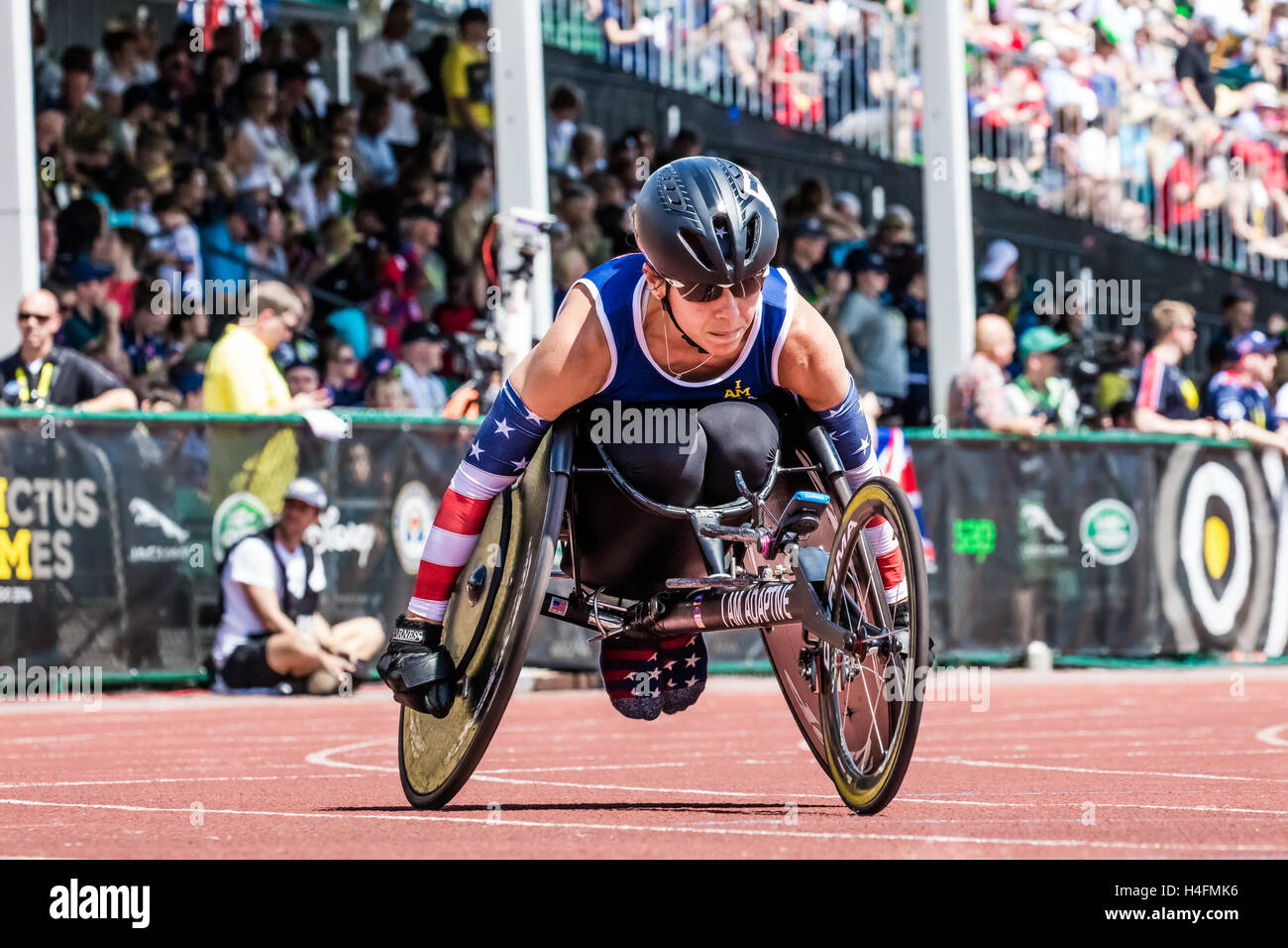 Kelly Elmlinger competes in the Women's 100 Meter Dash IT4/IT5 during ...