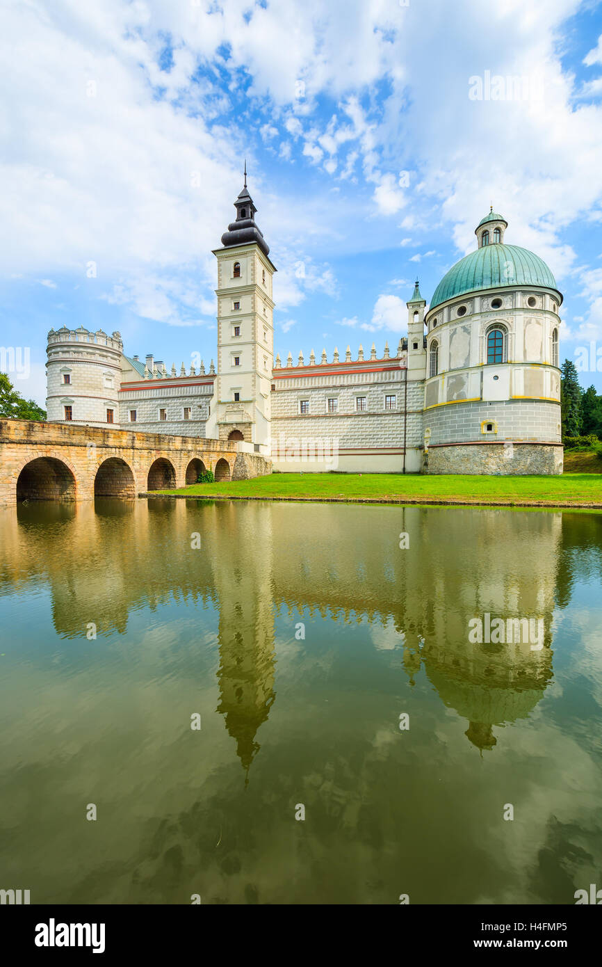 Castle in a lake hi-res stock photography and images - Alamy