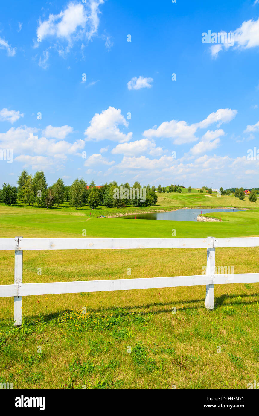 White wooden fence background hi-res stock photography and images - Alamy