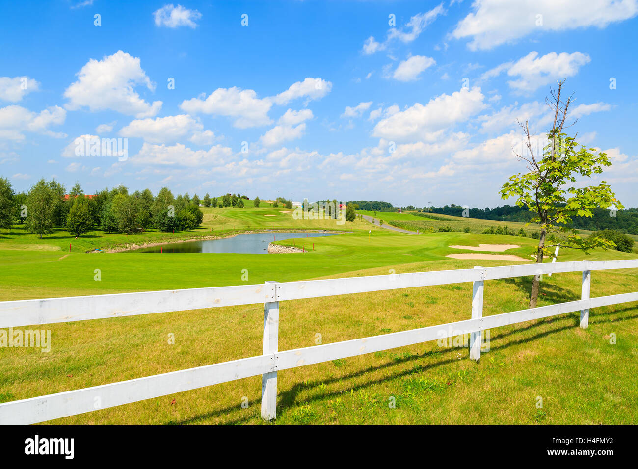 White wooden fence background hi-res stock photography and images - Alamy
