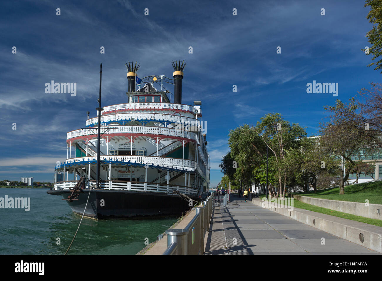 DETROIT PRINCESS RIVERBOAT (© CJC CRUISES 2004) DETROIT RIVER DOWNTOWN ...