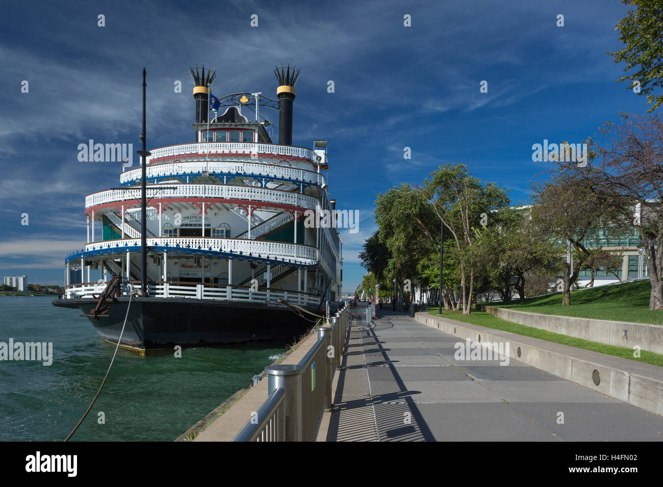 DETROIT PRINCESS RIVERBOAT (© CJC CRUISES 2004) DETROIT RIVER DOWNTOWN ...