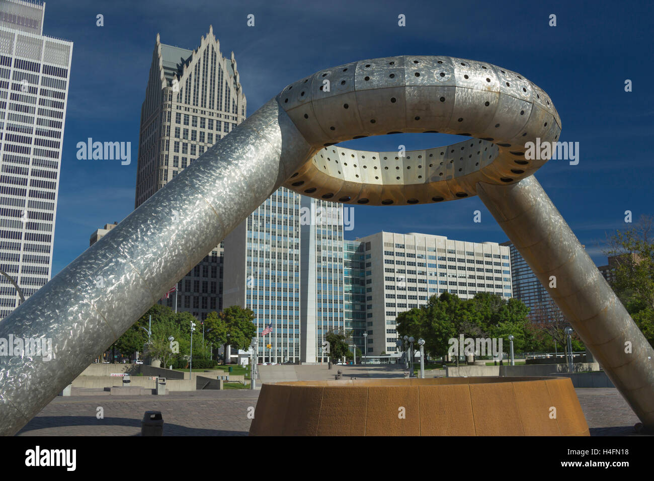 DODGE FOUNTAIN HART PLAZA (©ISAMU NOGUCHI 1978) DOWNTOWN DETROIT ...