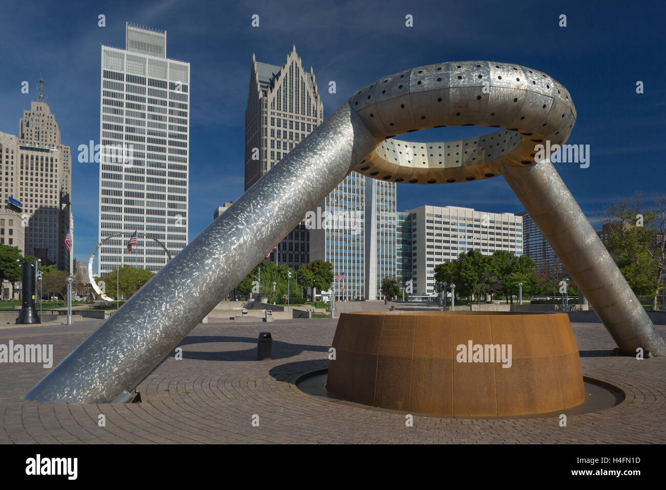 DODGE FOUNTAIN HART PLAZA (©ISAMU NOGUCHI 1978) DOWNTOWN DETROIT ...