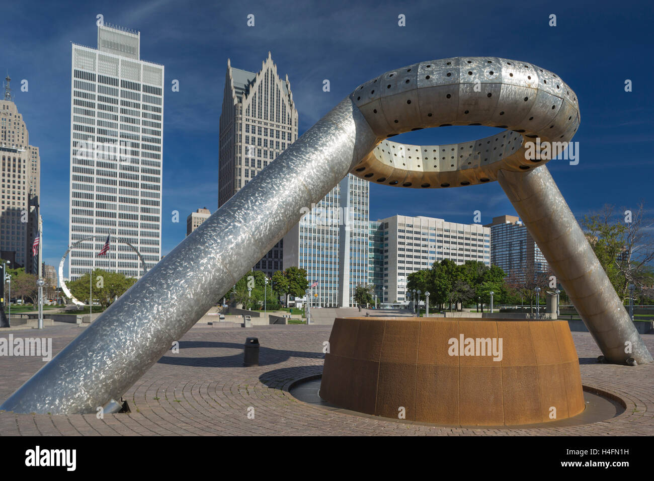 DODGE FOUNTAIN HART PLAZA (©ISAMU NOGUCHI 1978) DOWNTOWN DETROIT ...