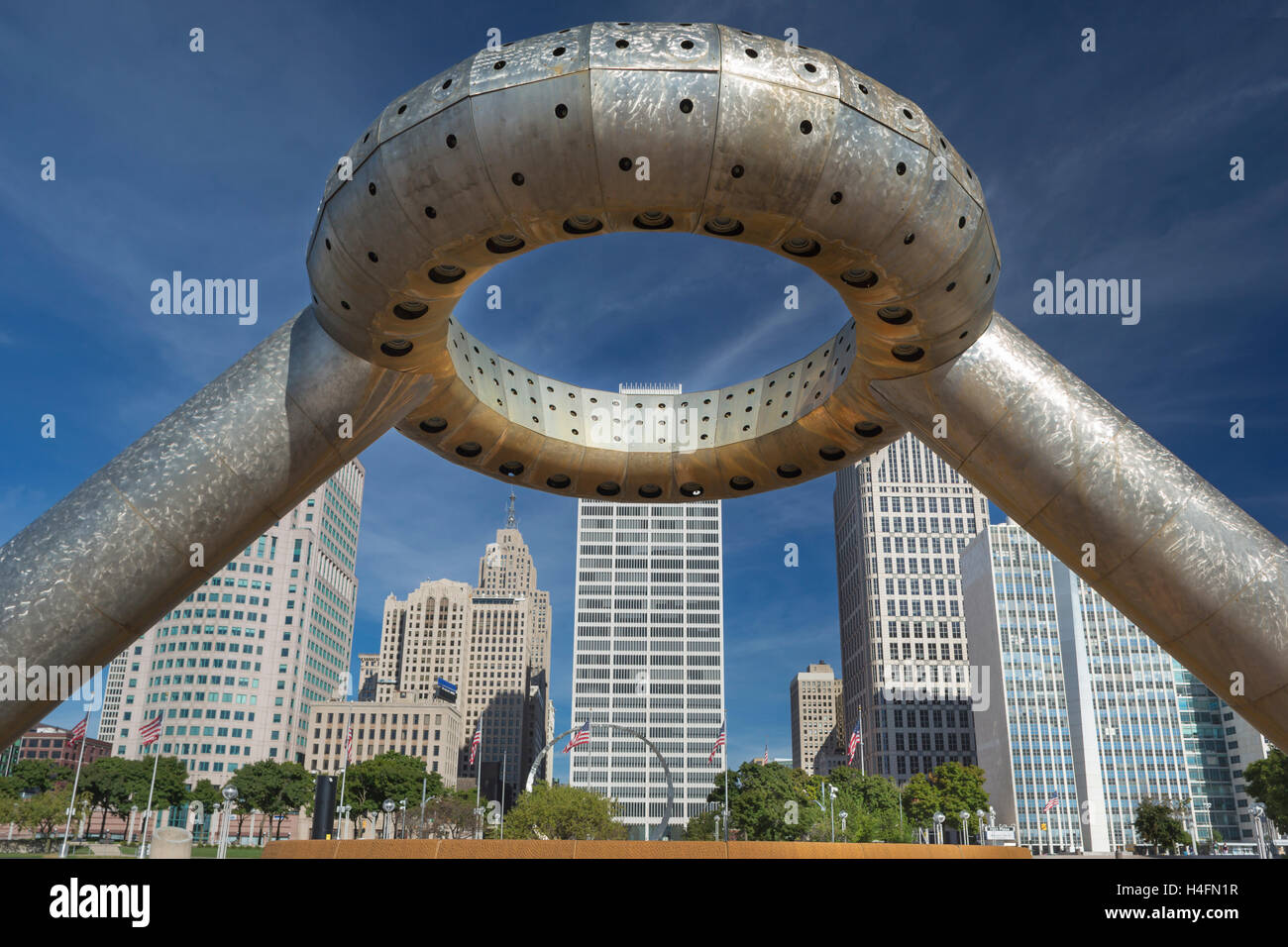 DODGE FOUNTAIN HART PLAZA (©ISAMU NOGUCHI 1978) DOWNTOWN DETROIT ...