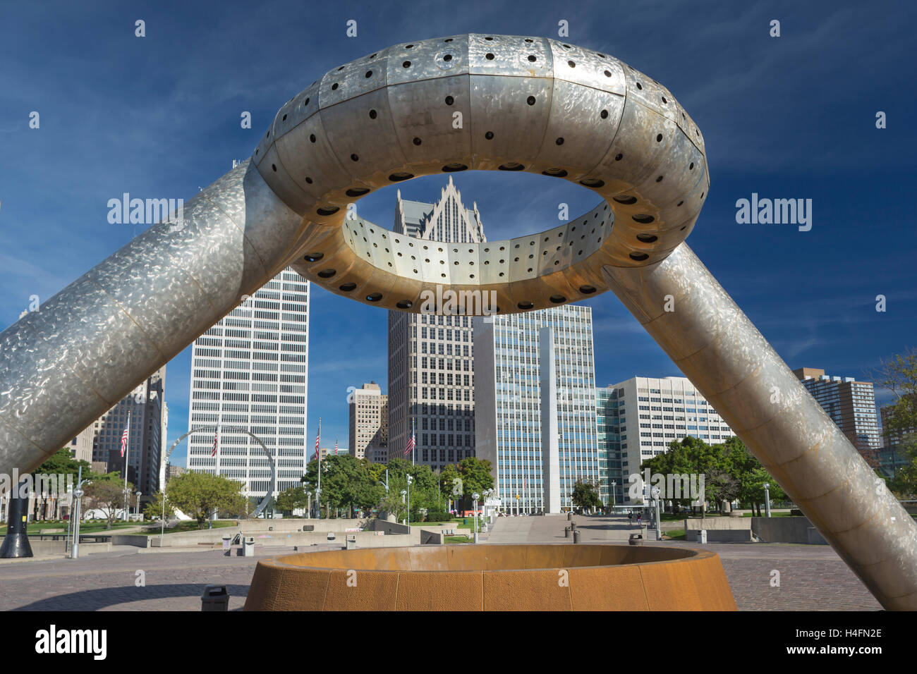 DODGE FOUNTAIN HART PLAZA (©ISAMU NOGUCHI 1978) DOWNTOWN DETROIT ...