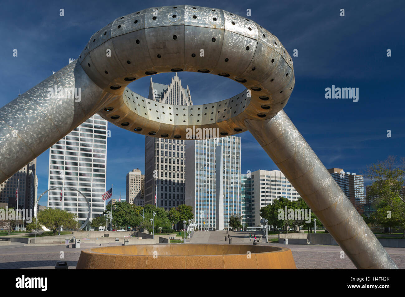 DODGE FOUNTAIN HART PLAZA (©ISAMU NOGUCHI 1978) DOWNTOWN DETROIT ...