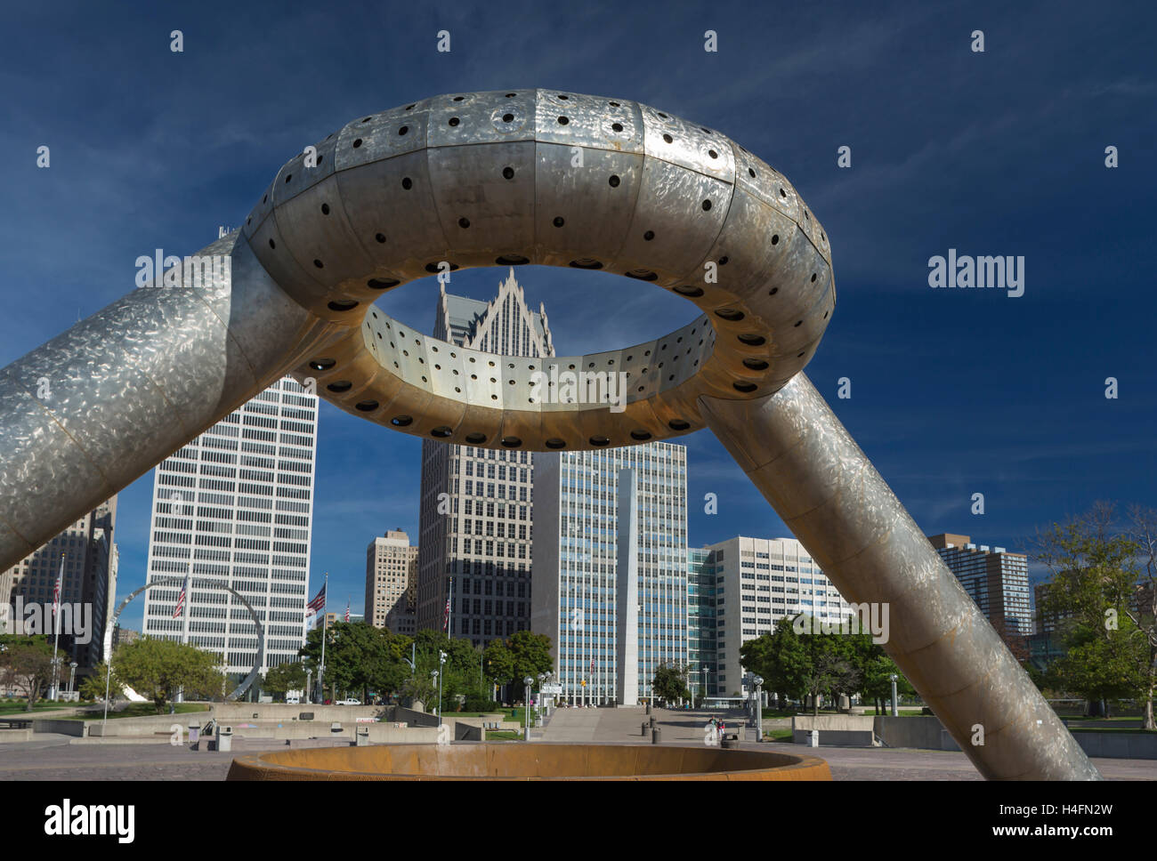 DODGE FOUNTAIN HART PLAZA (©ISAMU NOGUCHI 1978) DOWNTOWN DETROIT ...