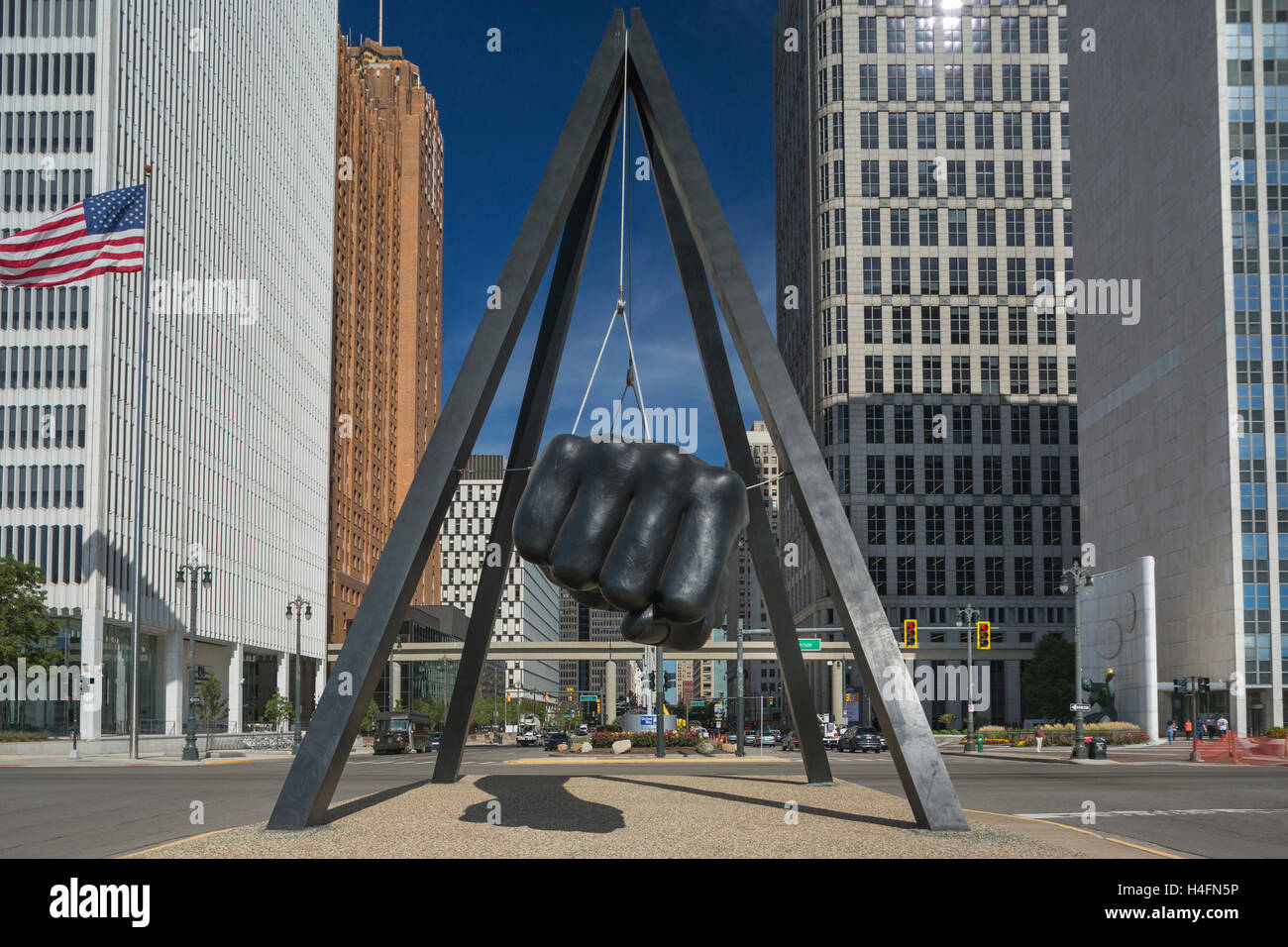 JOE LOUIS THE FIST MONUMENT (©ROBERT GRAHAM 1986) HART PLAZA DOWNTOWN ...