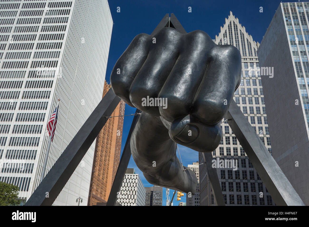 JOE LOUIS THE FIST MONUMENT (©ROBERT GRAHAM 1986) HART PLAZA DOWNTOWN ...