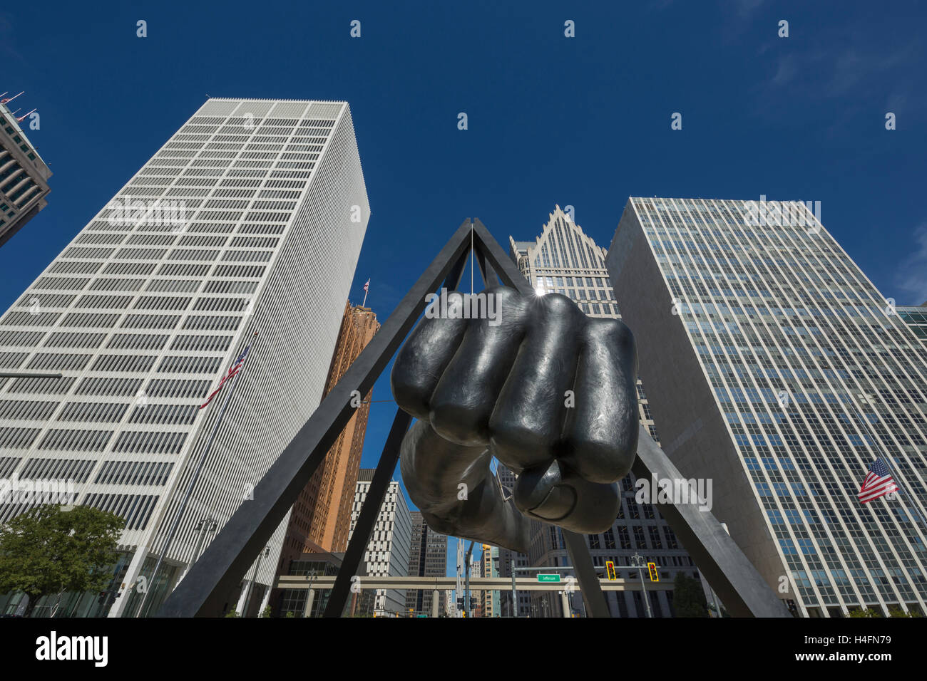 JOE LOUIS THE FIST MONUMENT (©ROBERT GRAHAM 1986) HART PLAZA DOWNTOWN ...
