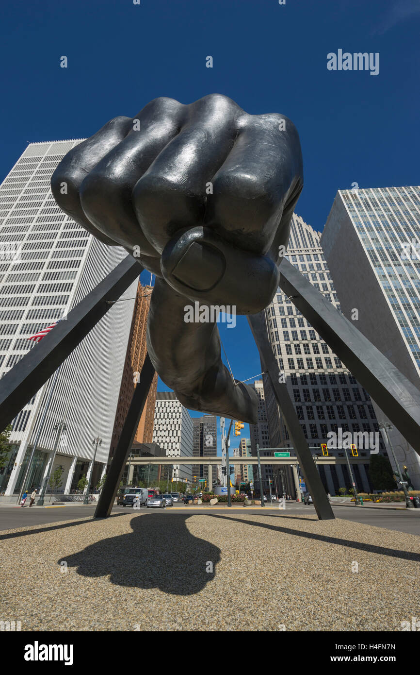 JOE LOUIS THE FIST MONUMENT (©ROBERT GRAHAM 1986) HART PLAZA DOWNTOWN ...