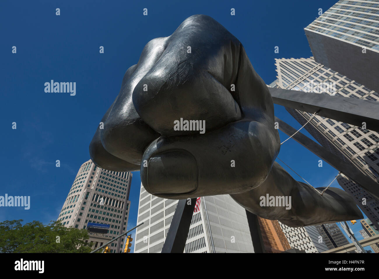 JOE LOUIS THE FIST MONUMENT (©ROBERT GRAHAM 1986) HART PLAZA DOWNTOWN ...
