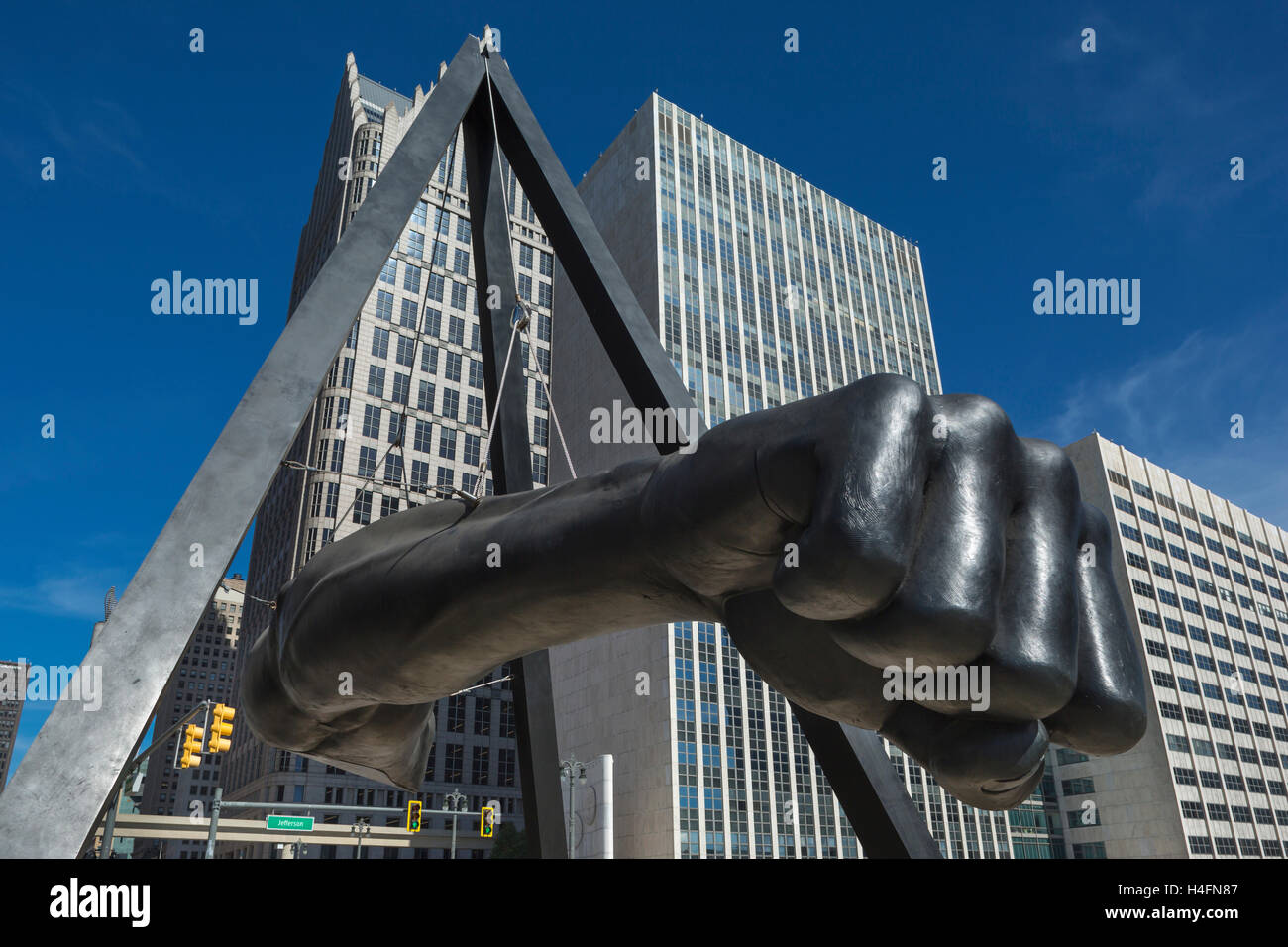 JOE LOUIS THE FIST MONUMENT (©ROBERT GRAHAM 1986) HART PLAZA DOWNTOWN ...